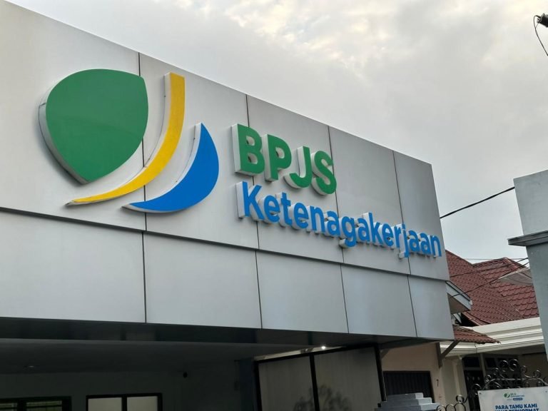 Klaim JKK Naik 20 Persen, Guru Besar K3 Sebut Budaya Keselamatan Kerja ...